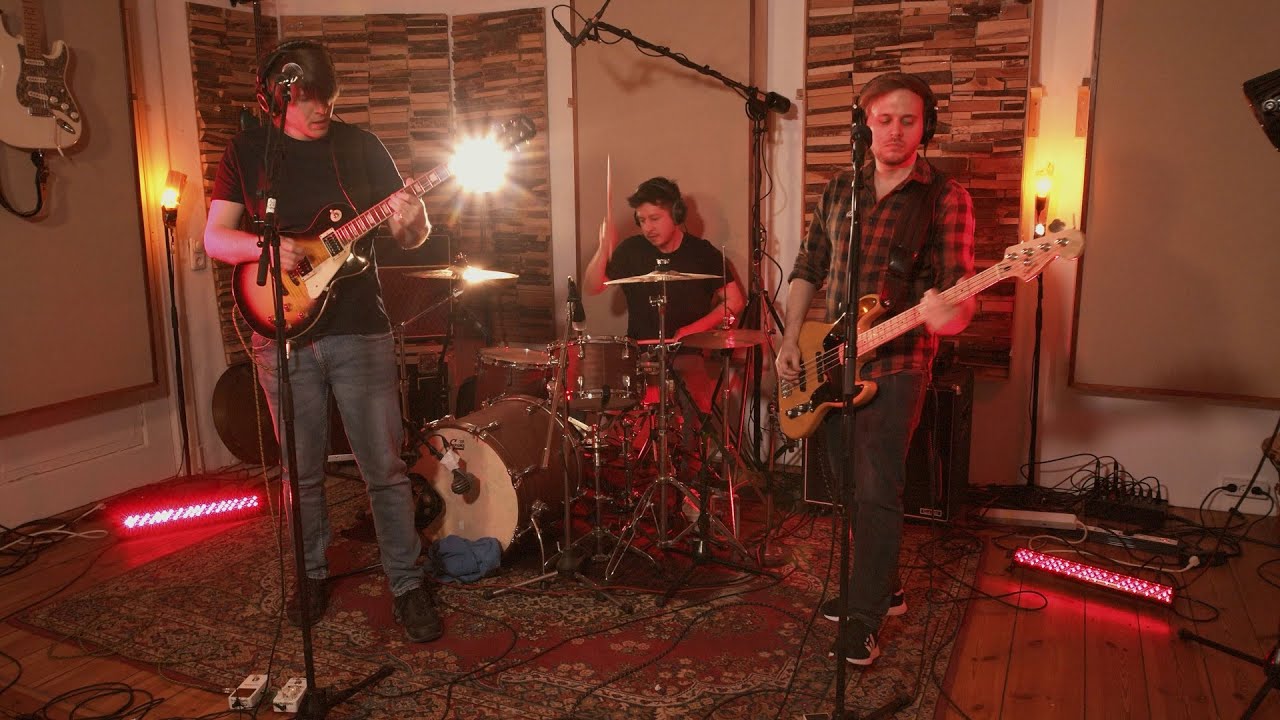 The Midnight Shower - Flash! (Live Session) - YouTube