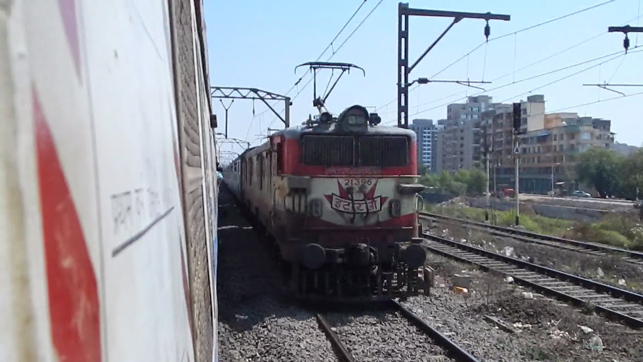 ET WAM-4 with varanasi Express Speedy Crossed - YouTube