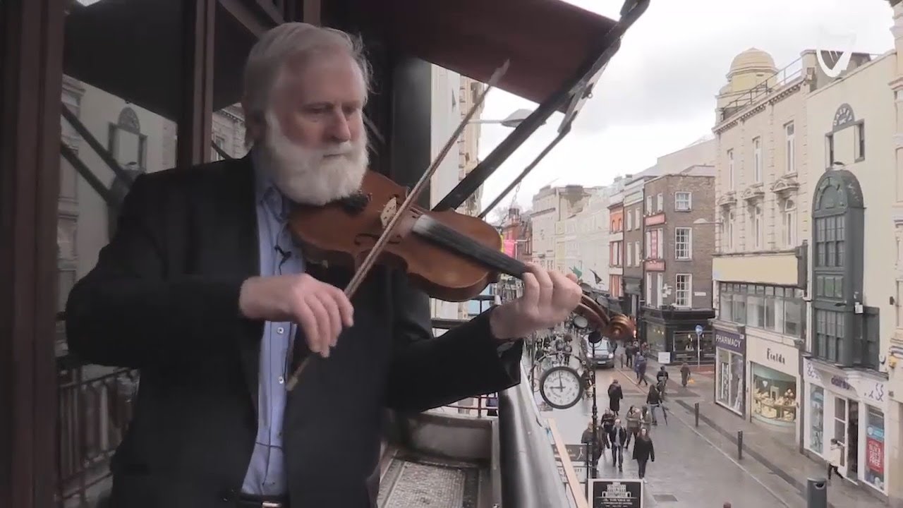 WATCH: Legendary 'Dubliner' John Sheahan surprises shoppers with ...