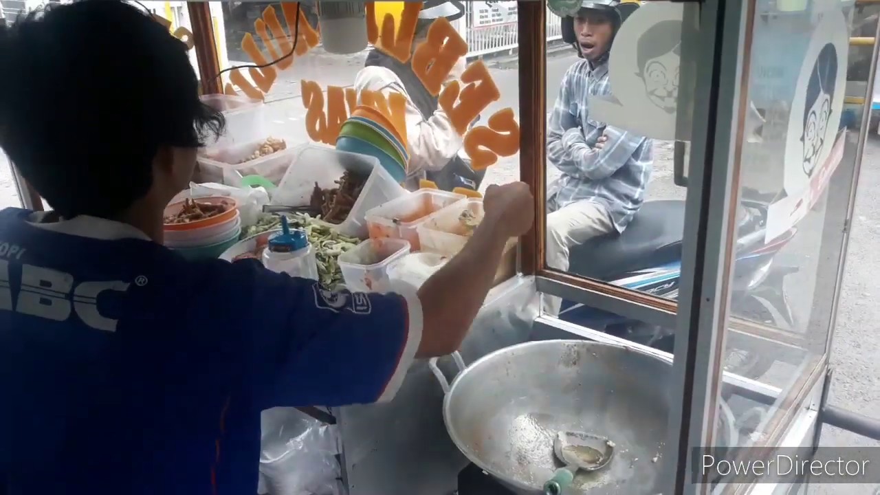 Memasak Seblak Bandung Dari Kang Seblak Favorit Di Depan Stiesia ...