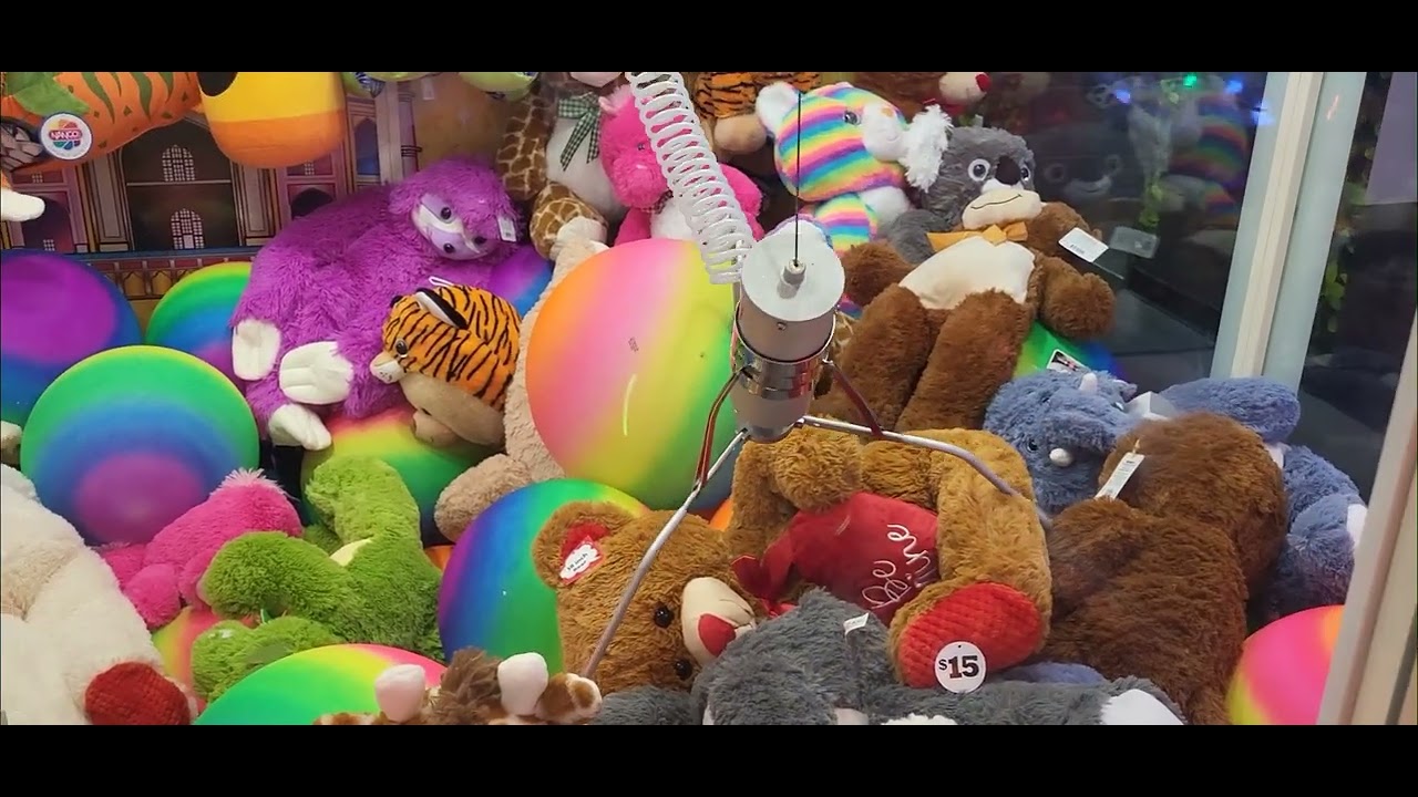 Scam Total Scam 😒 Large Claw Machine - YouTube