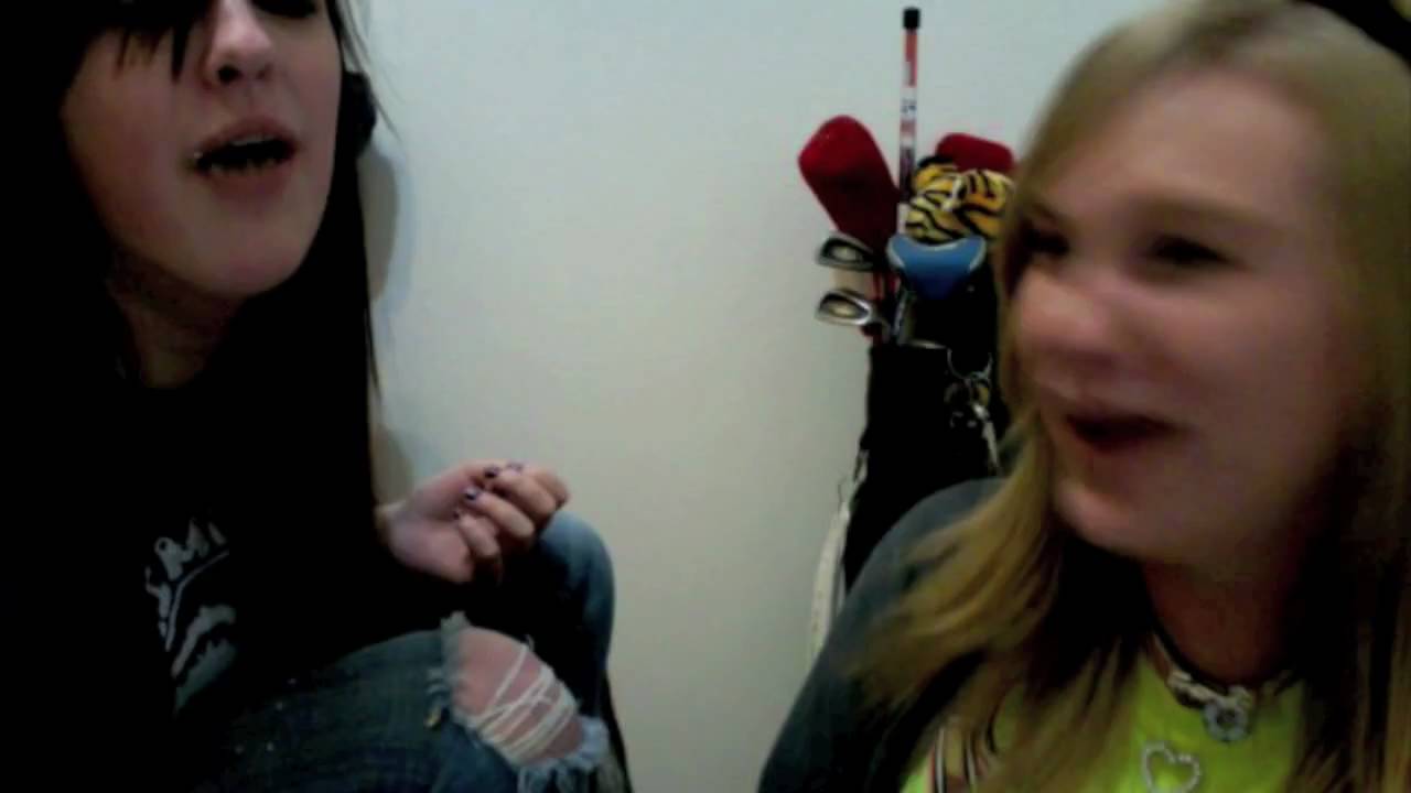 Courtney & Mac "Birdy want a Cracker" - YouTube