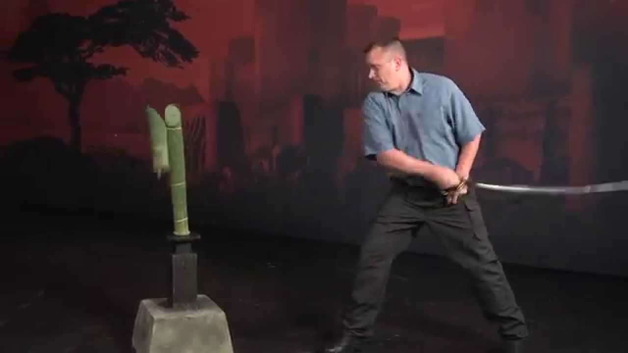 Cold Steel - 1860 Heavy Cavalry Saber - YouTube