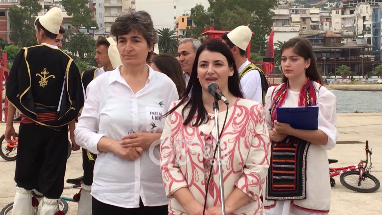 Ora News - Saranda çel sot sezonin turistik, pret turistët me këngë e ...