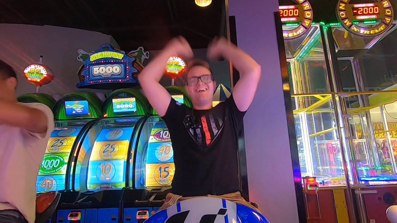 Dominating every arcade game at Main Event - YouTube