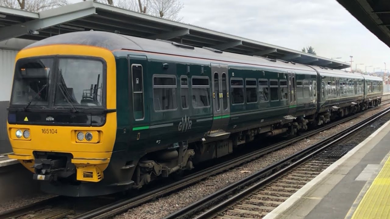 GWR Class 165-104 Roars Out Of Redhill, 13/04/22 - YouTube
