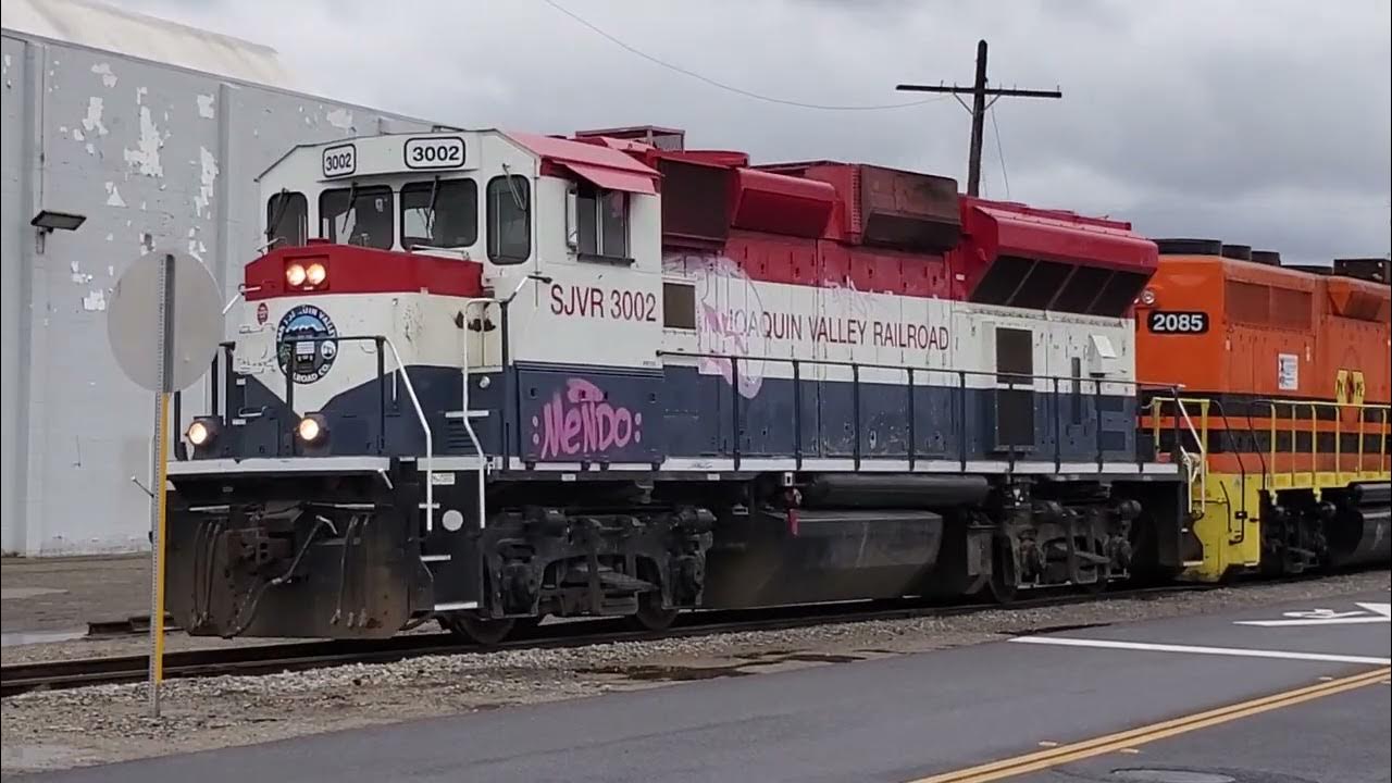 SJVR 3002 and RCPE 2085 passing California Ave and Cherry Ave Fresno ca - YouTube