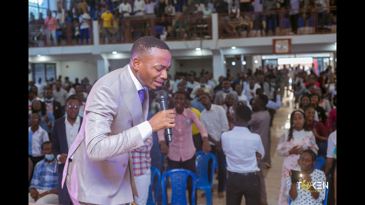ISAAC BUKASA ADORATION CŒUR A CŒUR LIVE LUBUMBASHI - YouTube