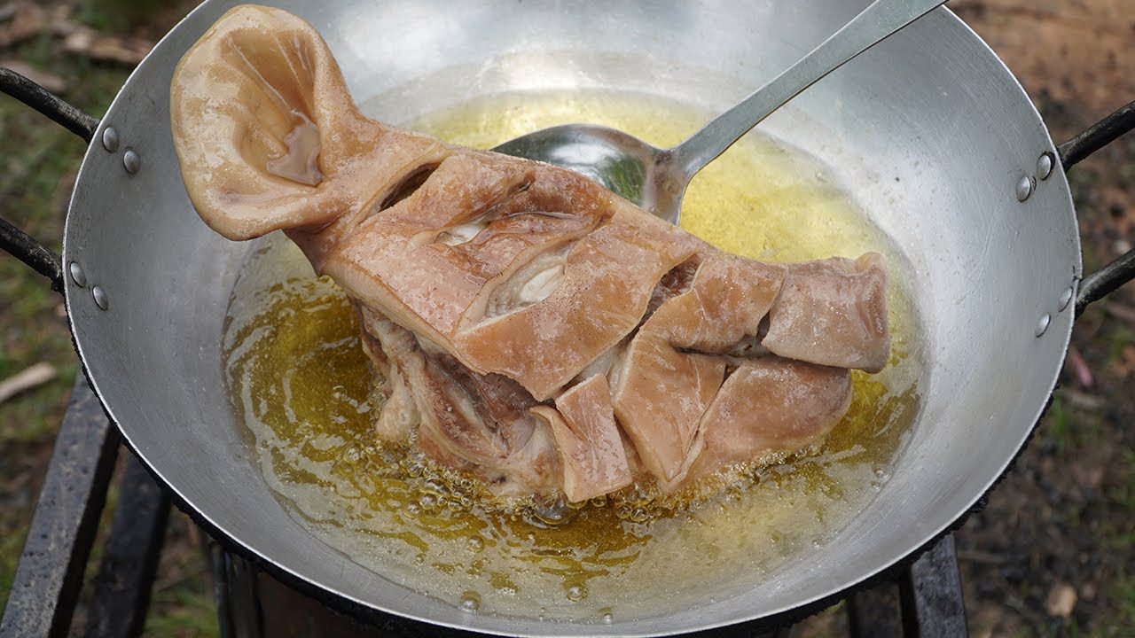 Deep Fried Pig Head Recipe | Crispy Pig Head Cooking | Eating Pig Head ...