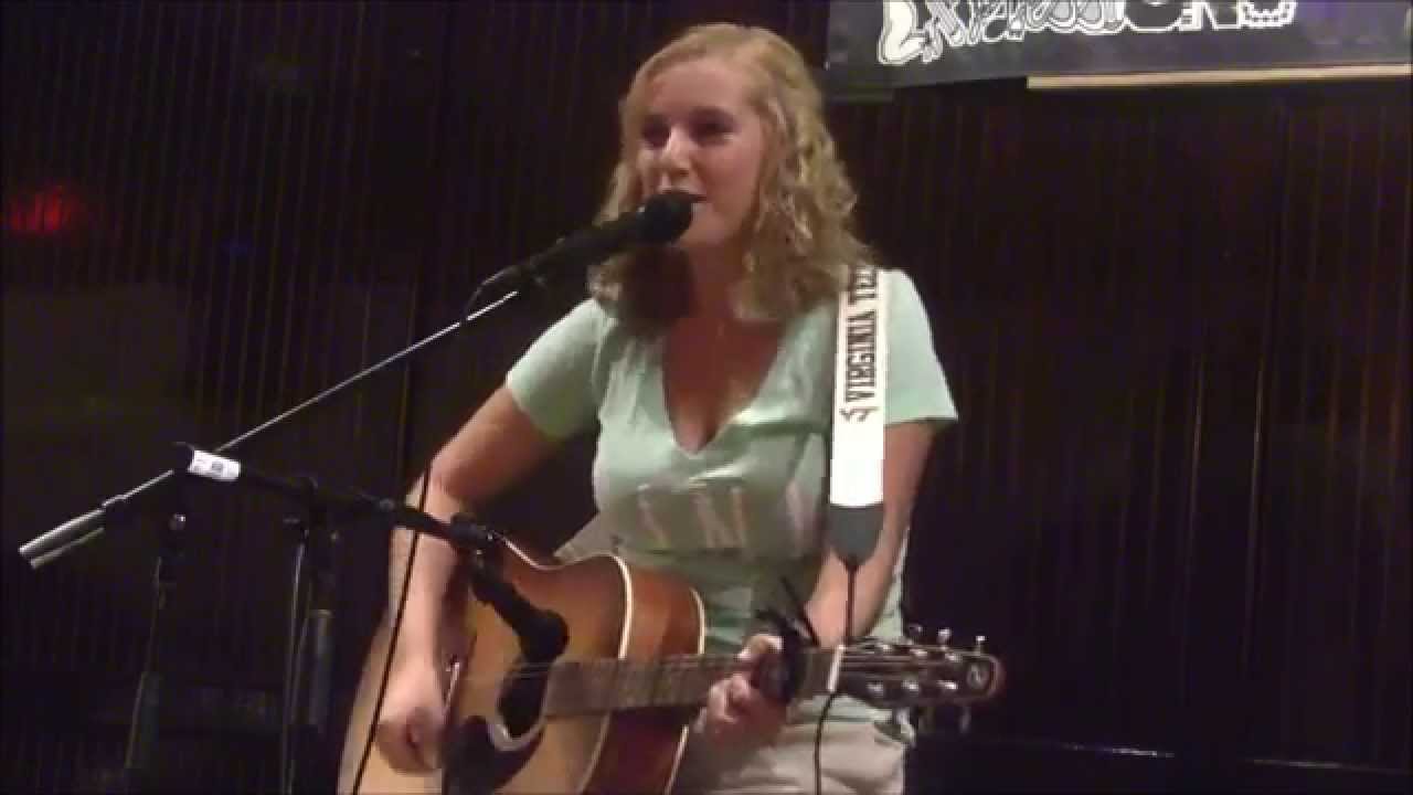 Lauren Farrar | Open Mic @ Deets Place | 09.12.14 - YouTube