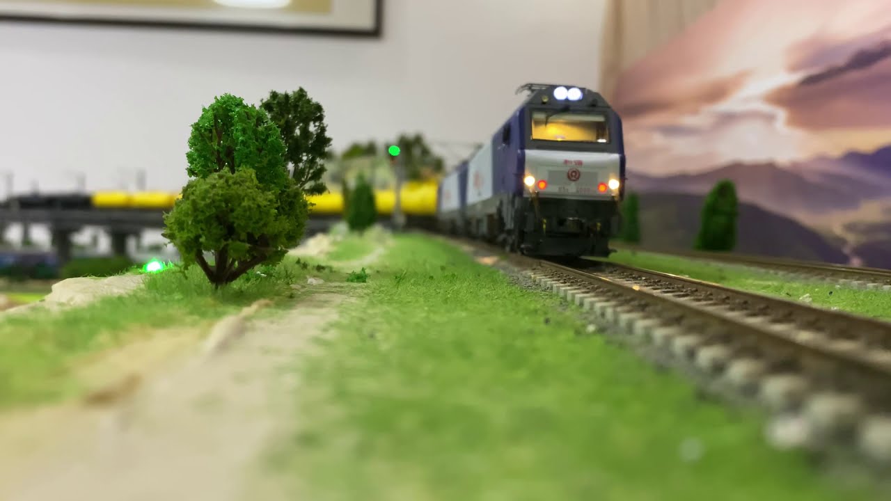 Chinese train model Charming Hxd2 0001 test part 2 - YouTube