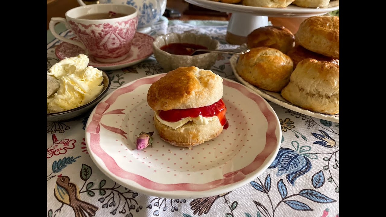 HOW TO MAKE THE PERFECT SCONES - Tips for making fluffy scones! - YouTube