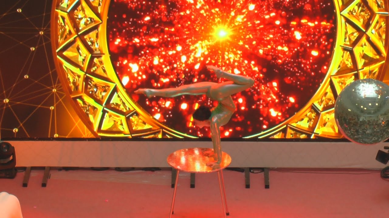 Contortionist Circus - YouTube