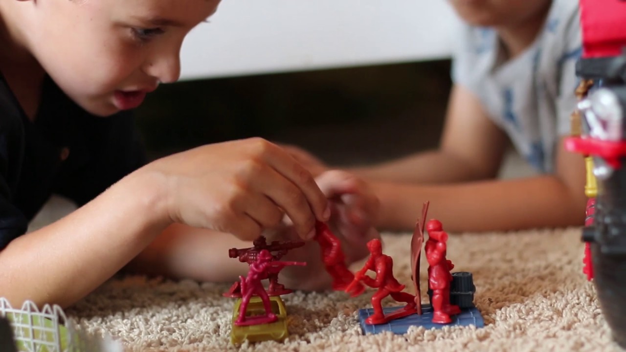 The most EPIC Army men, Zombie, and Pirate battle - YouTube