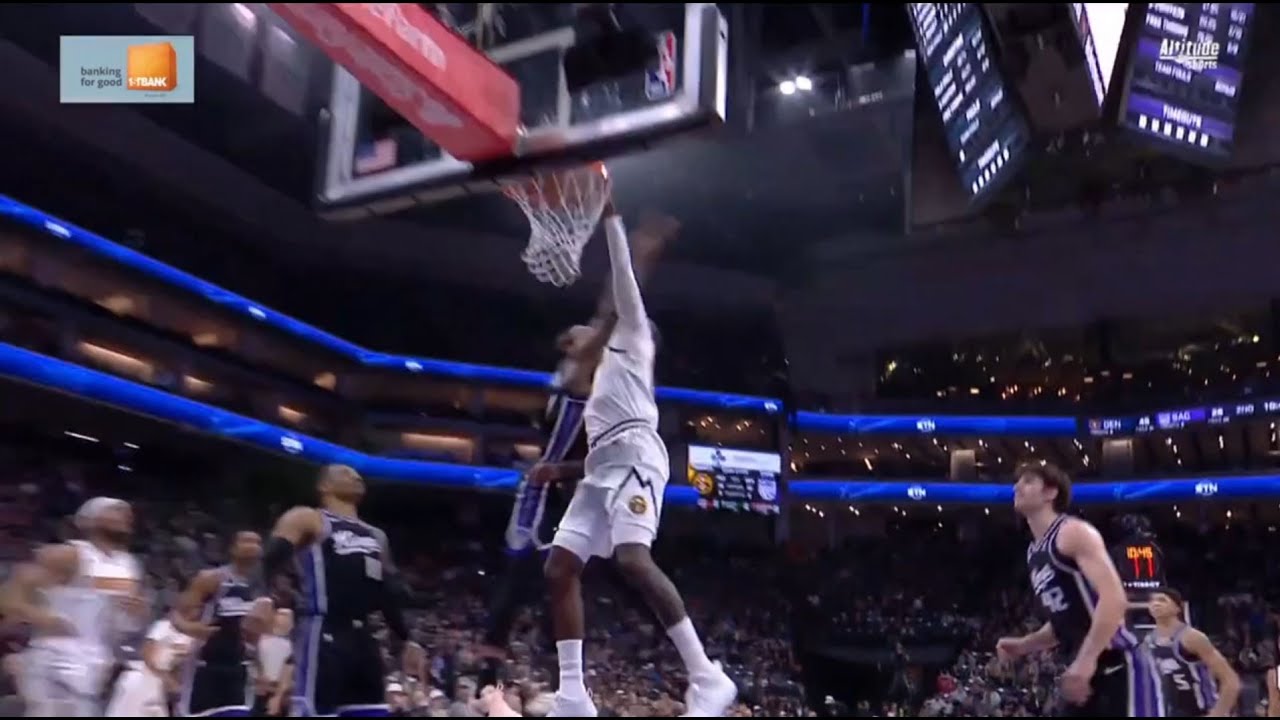 Tim Hardaway Jr. throws down a massive lefty dunk over DeMar DeRozan ...
