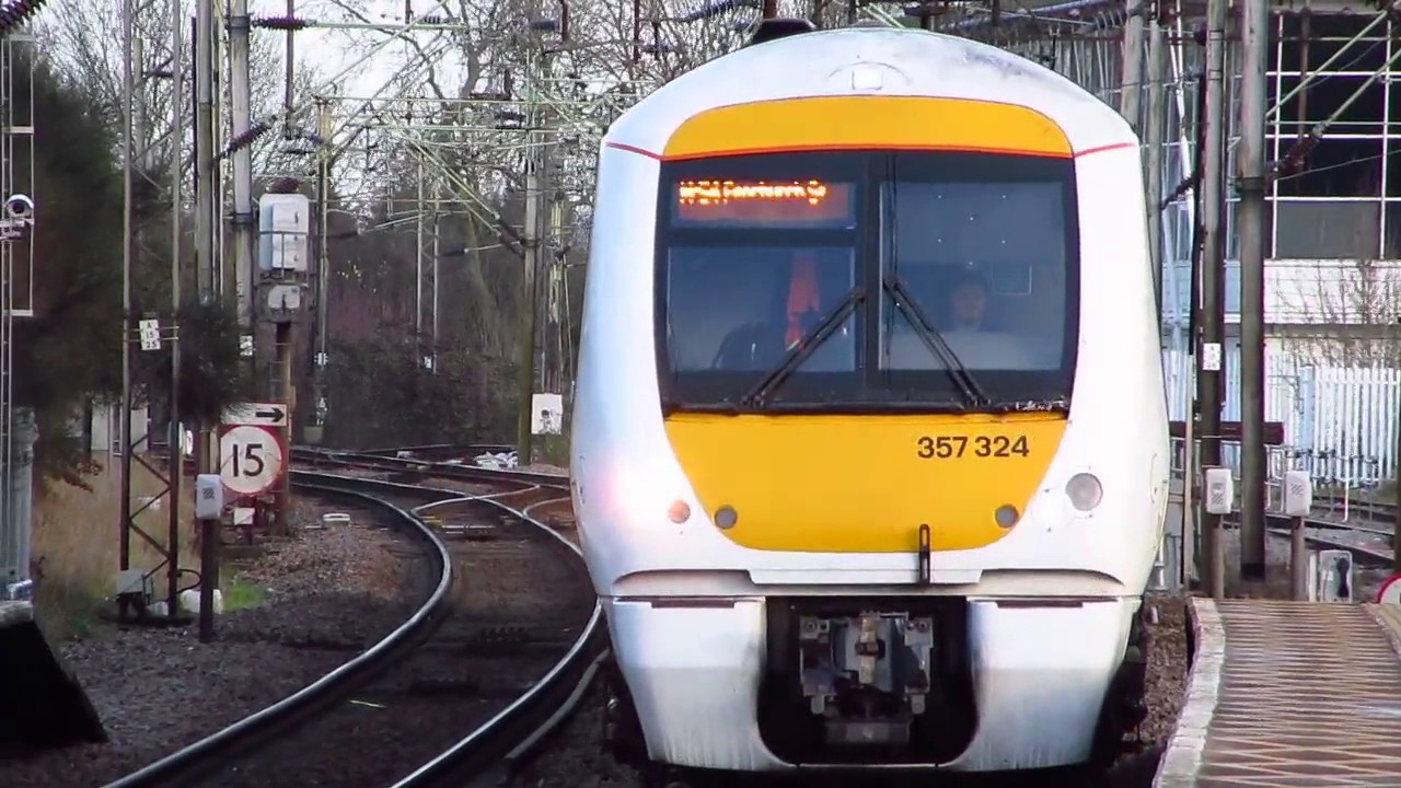 Class 357 Electrostar at Upminster station - YouTube