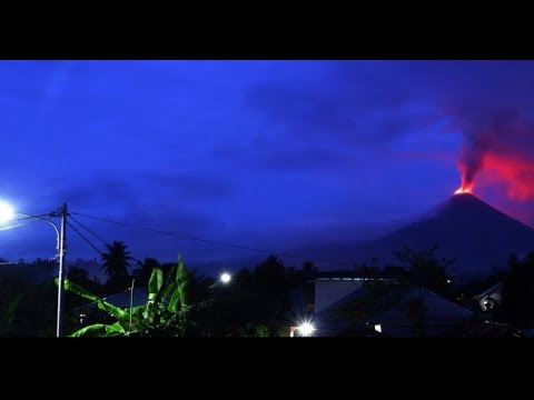 Indonesia's Mount Soputan erupts - YouTube