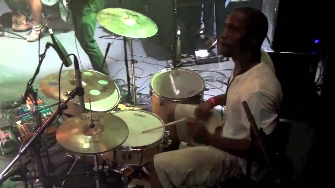 DRUM SOLO ONE HAND - YouTube