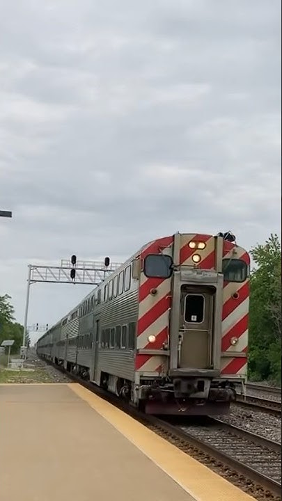 Metra Inbound makes a stop in Naperville Illinois as it heads torwards Chicago - YouTube
