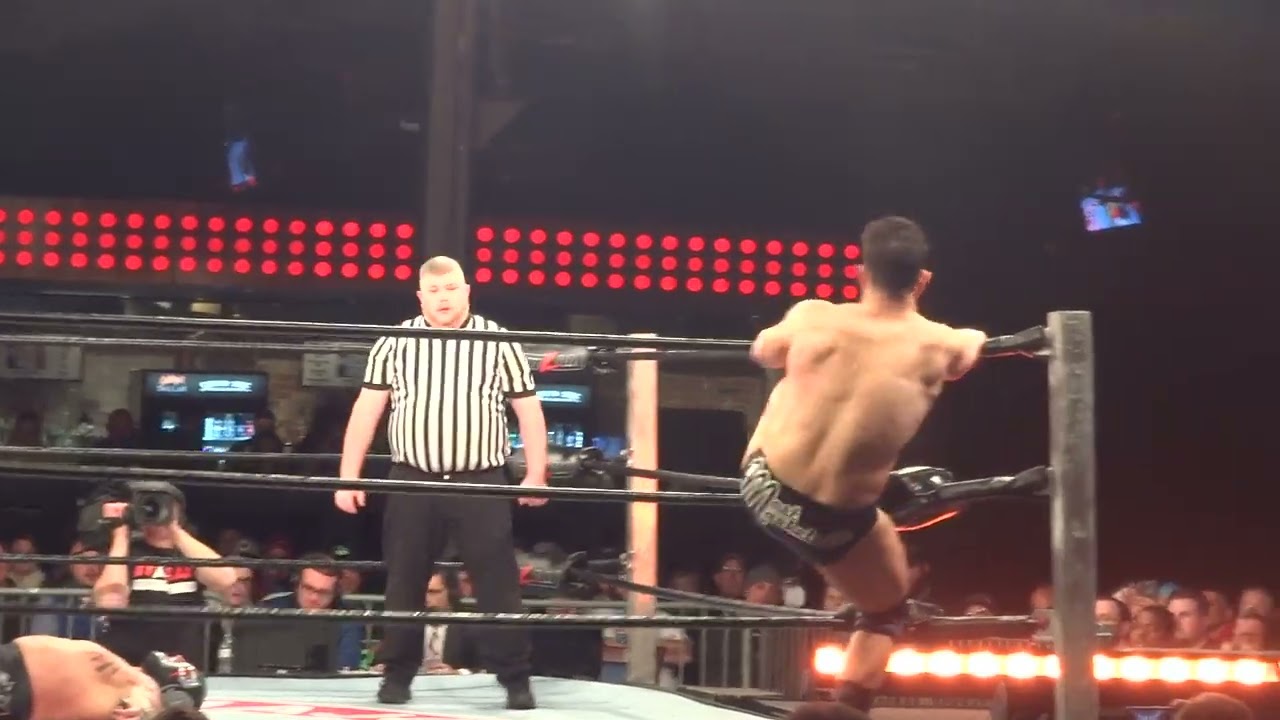 King Muertes vs Richard Holliday - YouTube