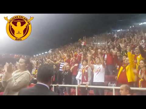 KAPALI TRİBÜNDE KARILAR KIZLARRR !!!