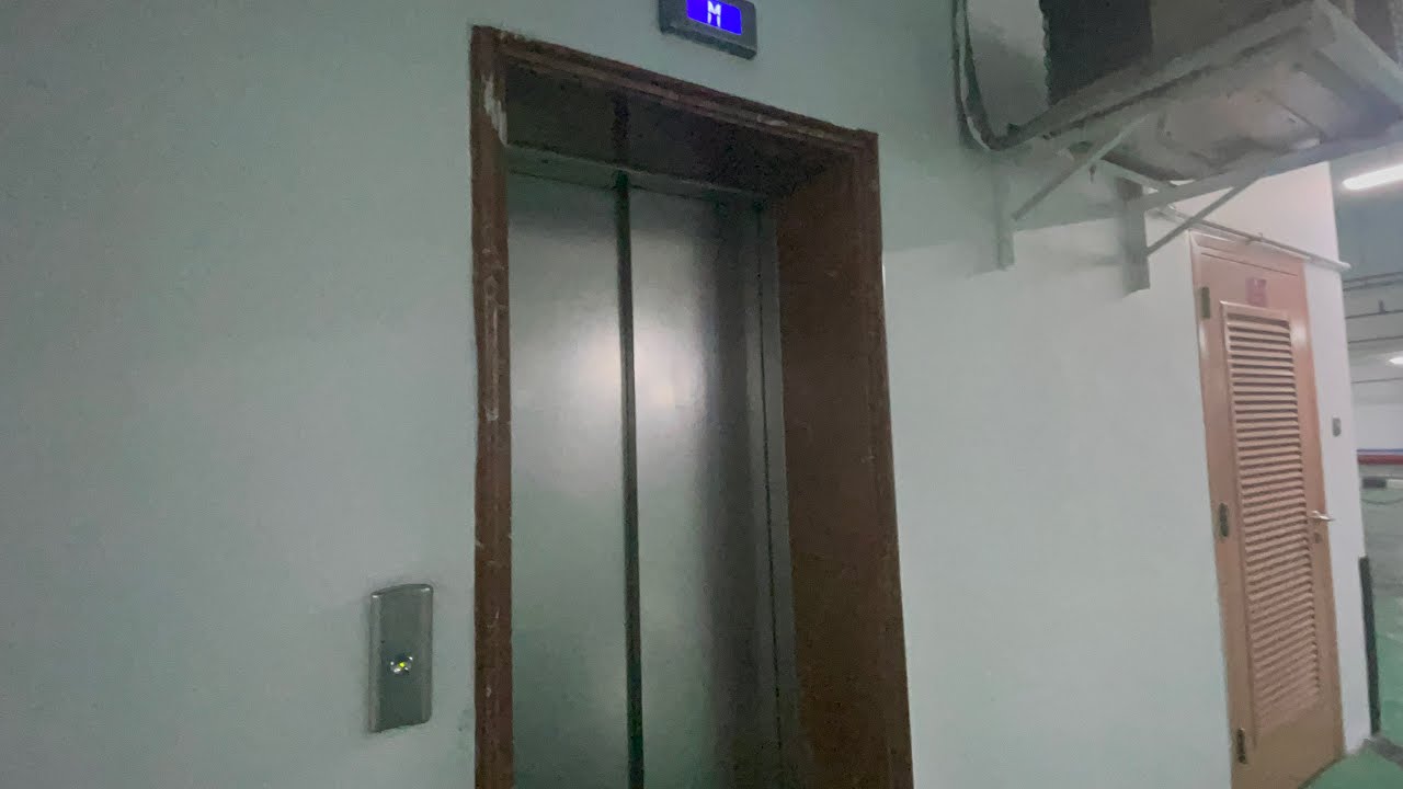 OTIS 2000 E Lift | Al-Plaza Mall, Hawally, Kuwait - YouTube
