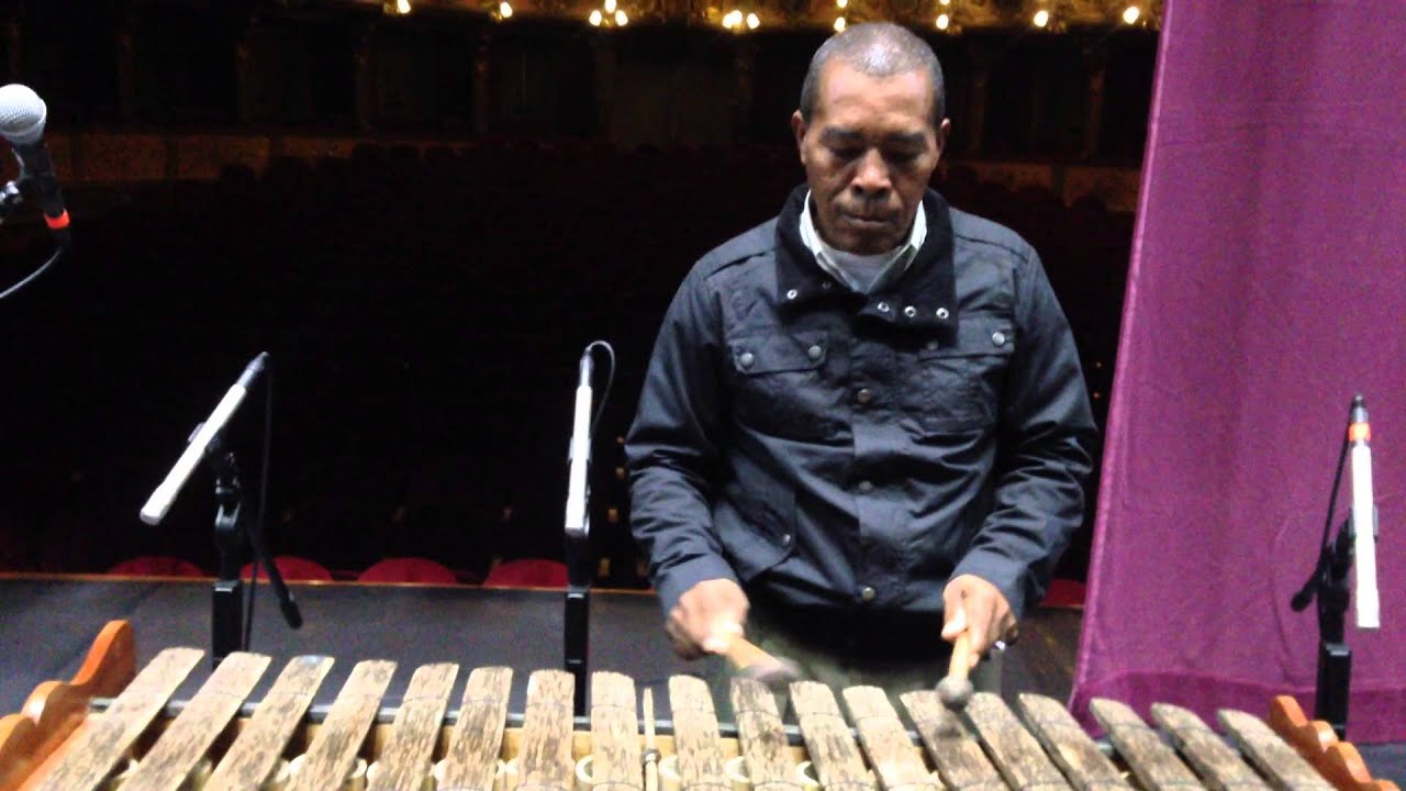 Baudilio Cuama y su marimba en en Teatro Colón de Bogotá - YouTube