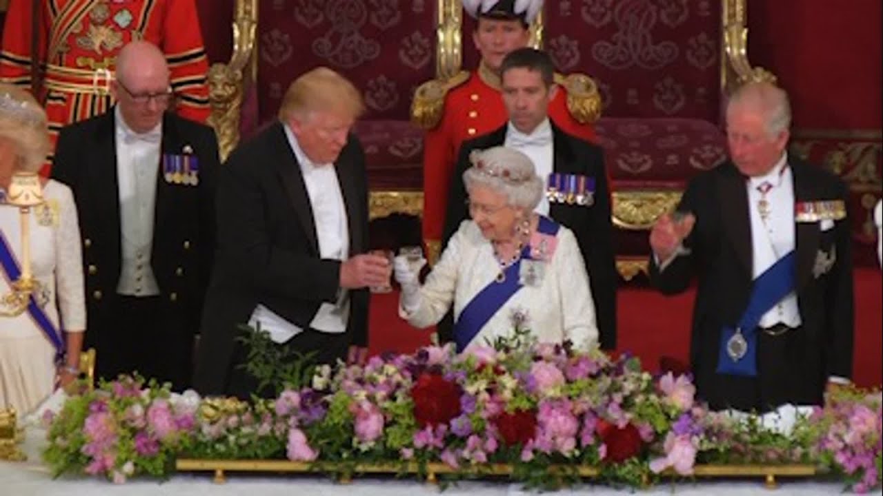 Queen Elizabeth, Donald Trump propose toasts - YouTube