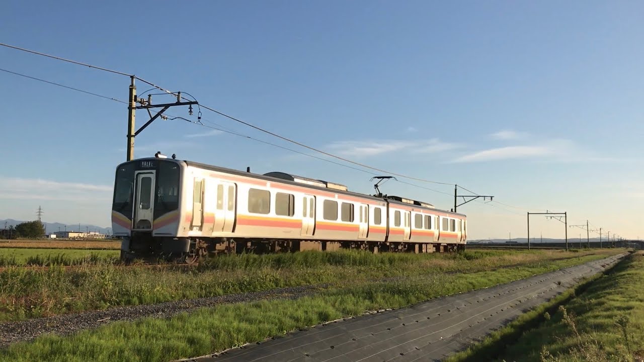 [Japan Railway]田園風景の中のJR越後線E129系 JR Echigo Line Type E129 Train - YouTube