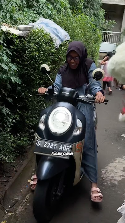 Emak-Emak Pake Motor Ketakutan Di Jailin Can Macanan - YouTube