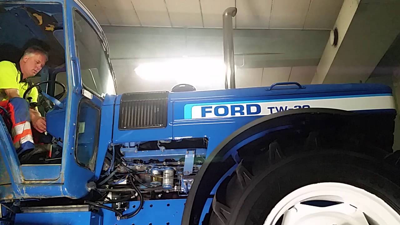 Ford TW-30. - YouTube