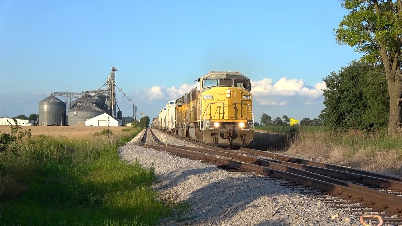 Wisconsin Southern SD60M's on T004 - YouTube