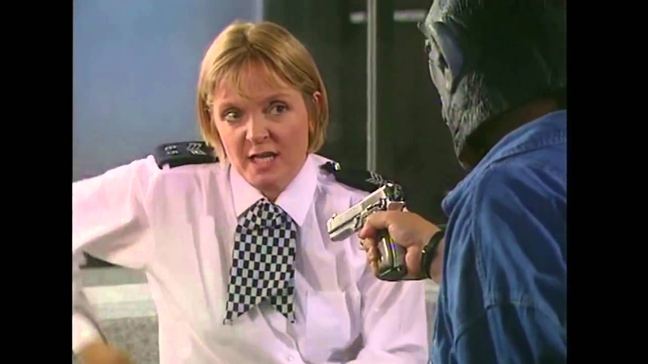 Fowler takes on the robbers The Thin Blue Line - YouTube