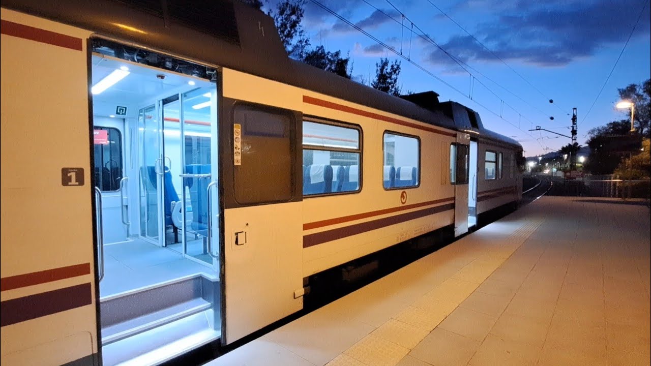 RENFE serie 592 en Sant Vicent Centre - C3 Cercanías Alicante - YouTube