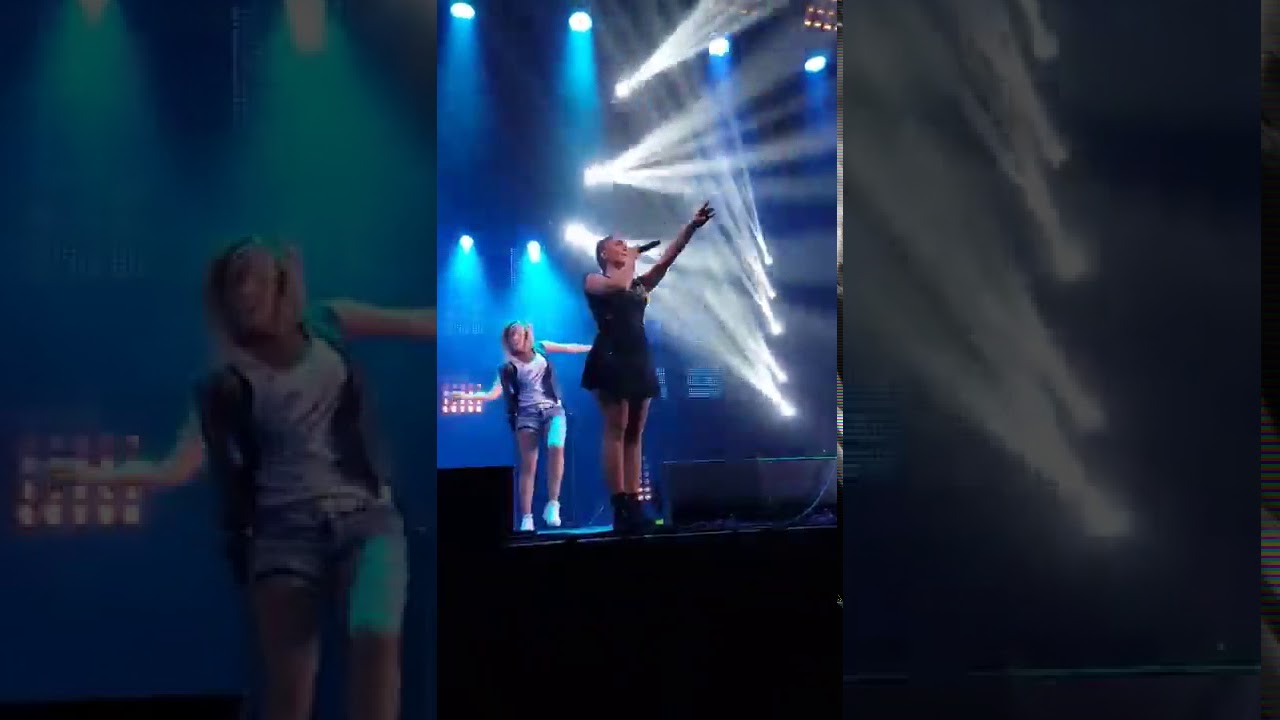 SINGER ON STAGE OOPS 28 04 2016 - YouTube