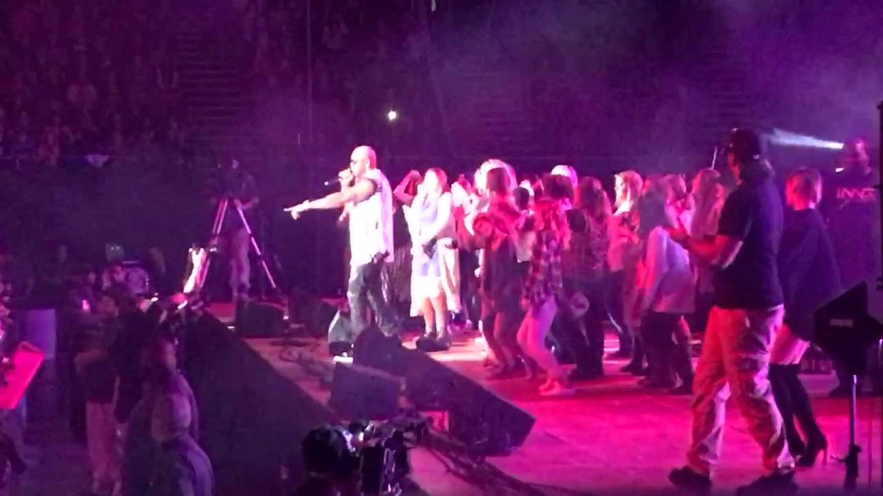 Flo Rida - Low (Live) @ Acoustic Christmas - YouTube