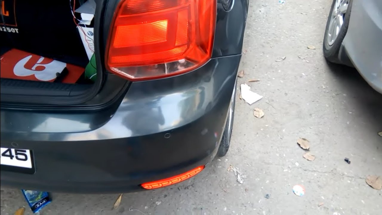 VOLKSWAGEN POLO VENTO AFTERMARKET REAR BUMPER REFLECTOR CHANGE - YouTube