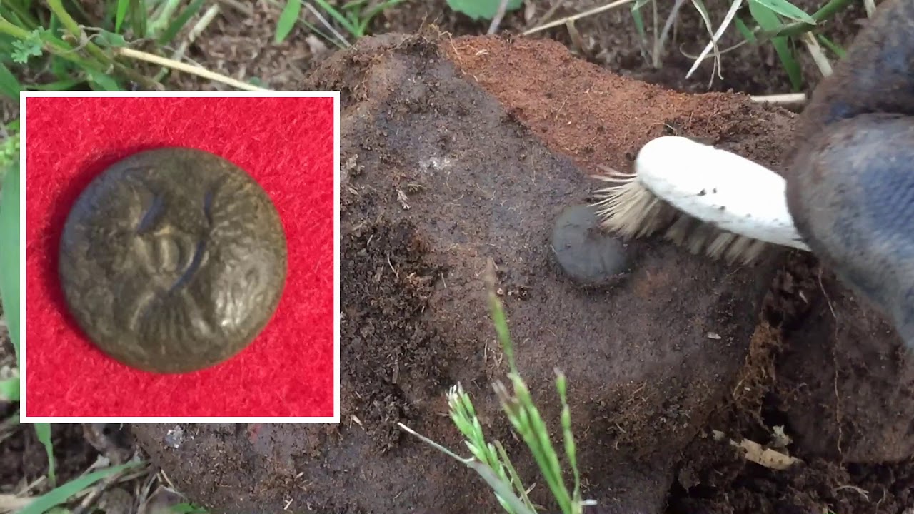 Relic Hunting in Texas -- Buttons and Silver!! - YouTube