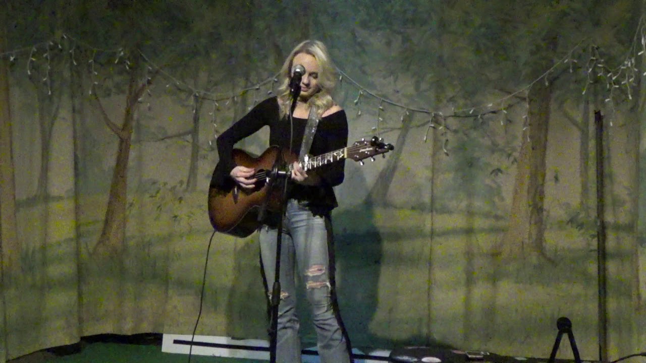 Rachel Messer performing at Hey Hey Bar and Grill in Columbus, Ohio ...