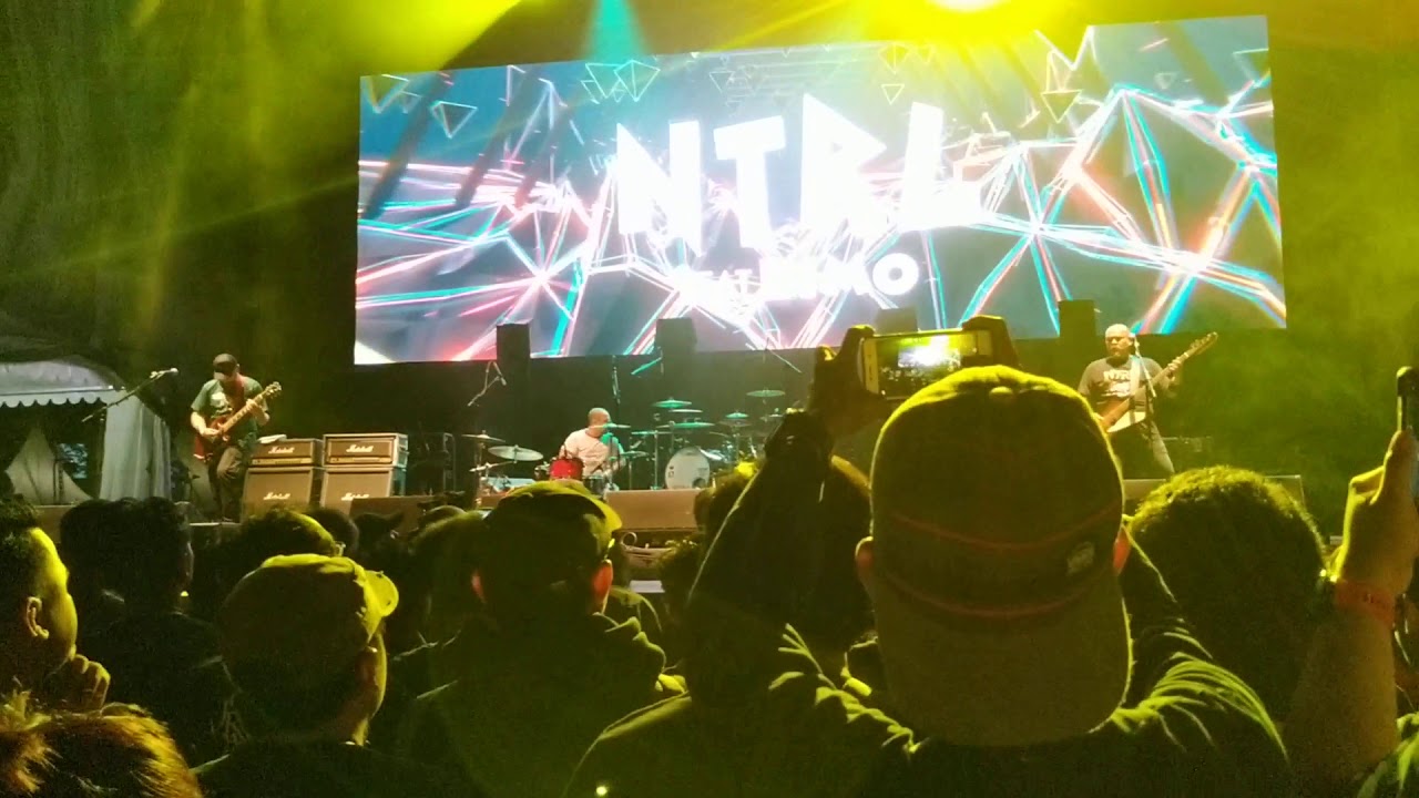 NETRAL feat Bimo _ Pucat Pedih Serang live Jogjarockrta 2019 - YouTube