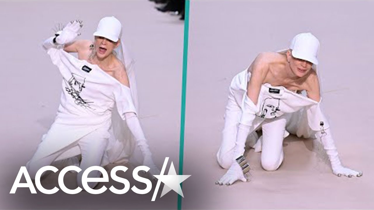 Supermodel FALLS ON RUNWAY At Jean Paul Gaultier's Fashion Show - YouTube