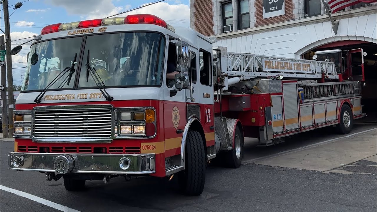 **SPARE** Philadelphia Fire Department Ladder 12 Responding - YouTube