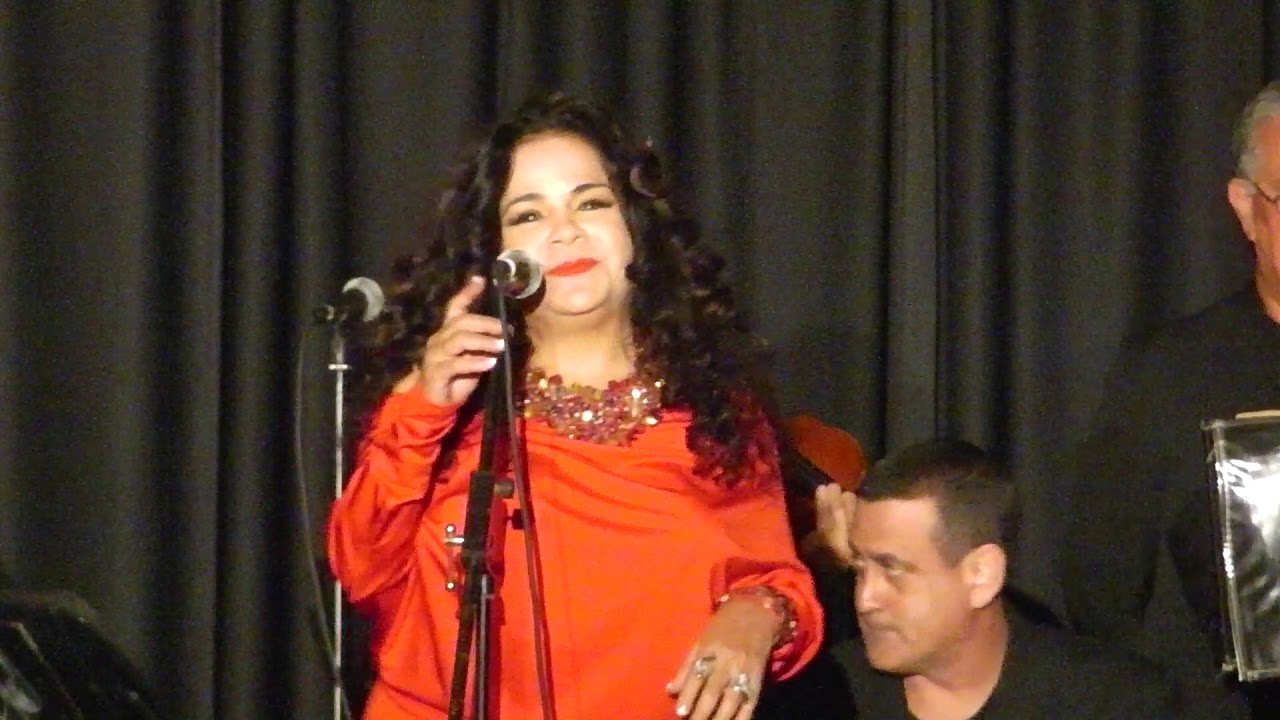 "LUCY NEVAREZ"...Cuando Estoy Contigo - YouTube