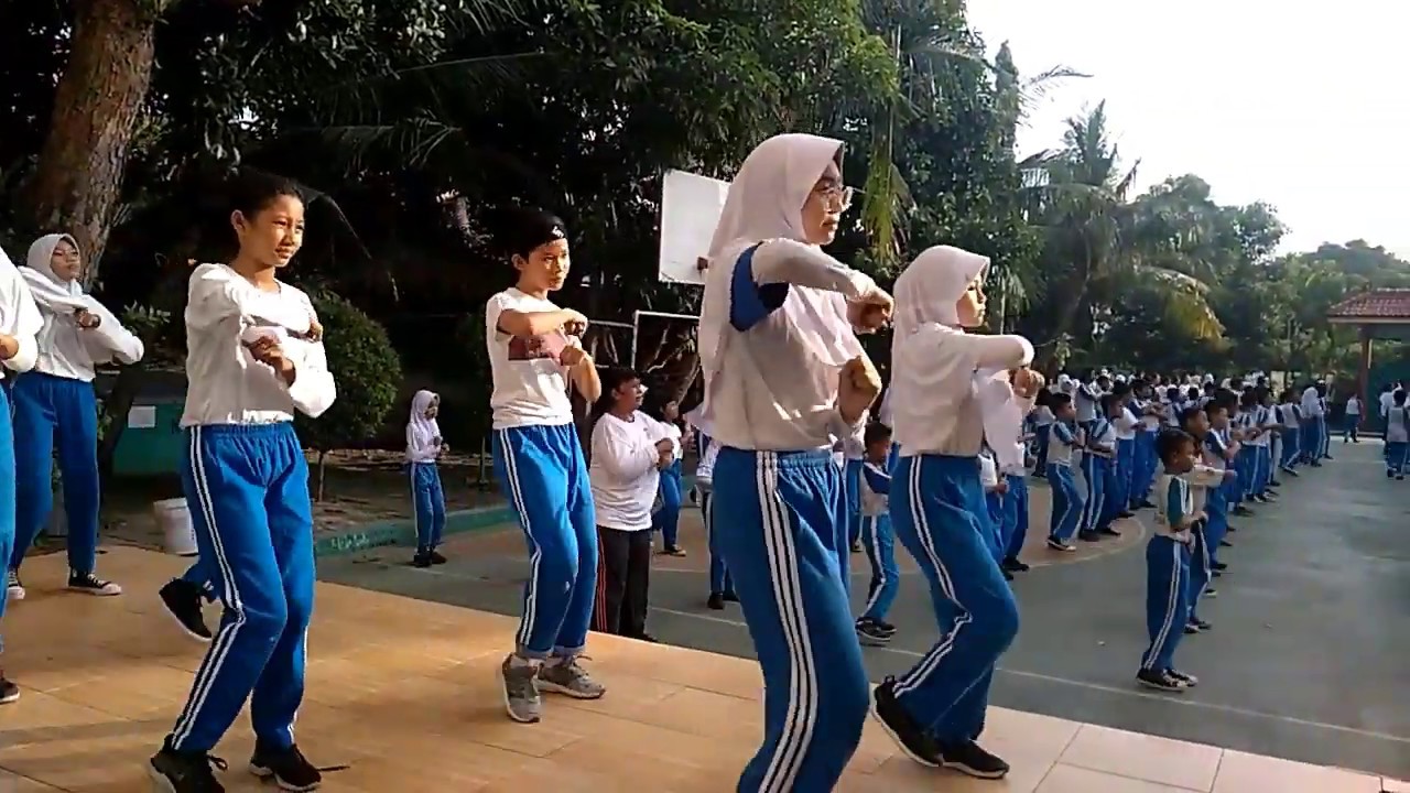 Senam Poco Poco - SDN Kebayoran Lama Utara 07 Pagi - YouTube