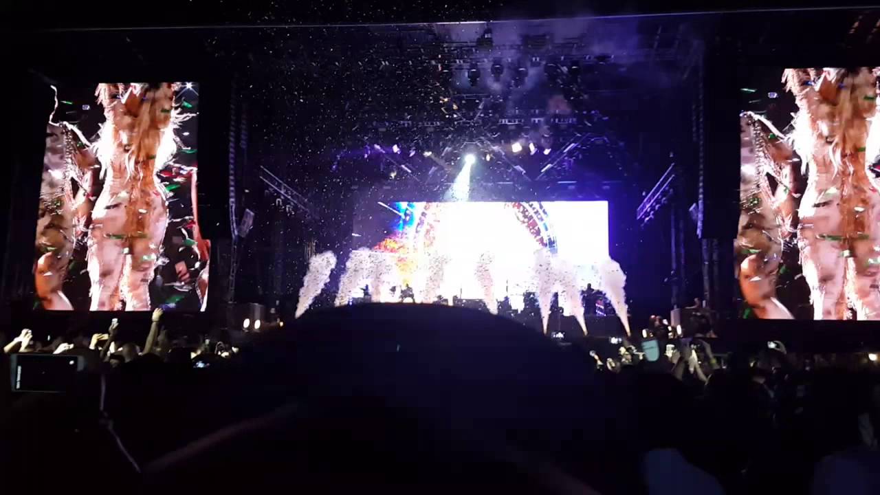 Nicki Minaj Starships Pinkprint Tour Live In Dubai 2016 Youtube