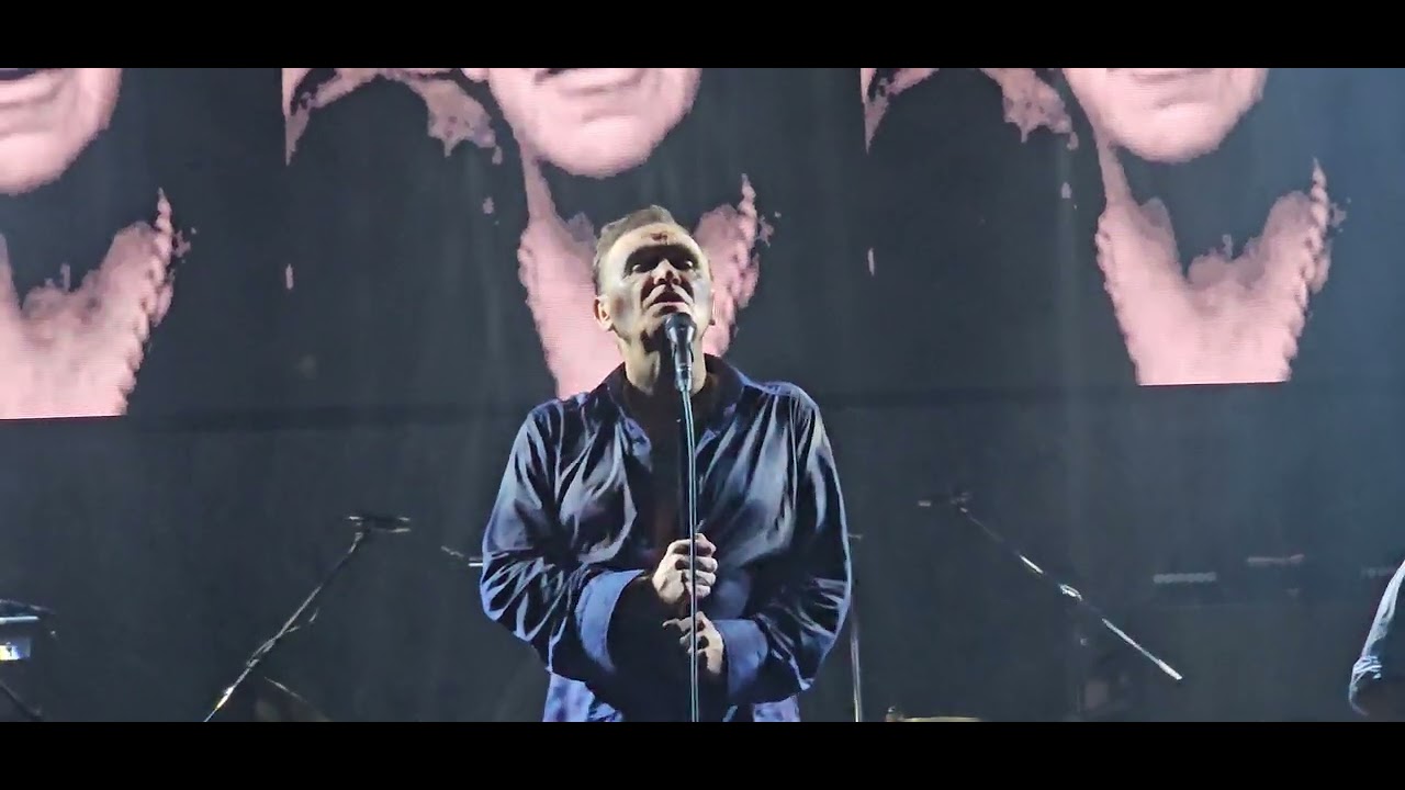 MORRISSEY LIVE IN TOKYO - Please, please, please let me get what I want ...