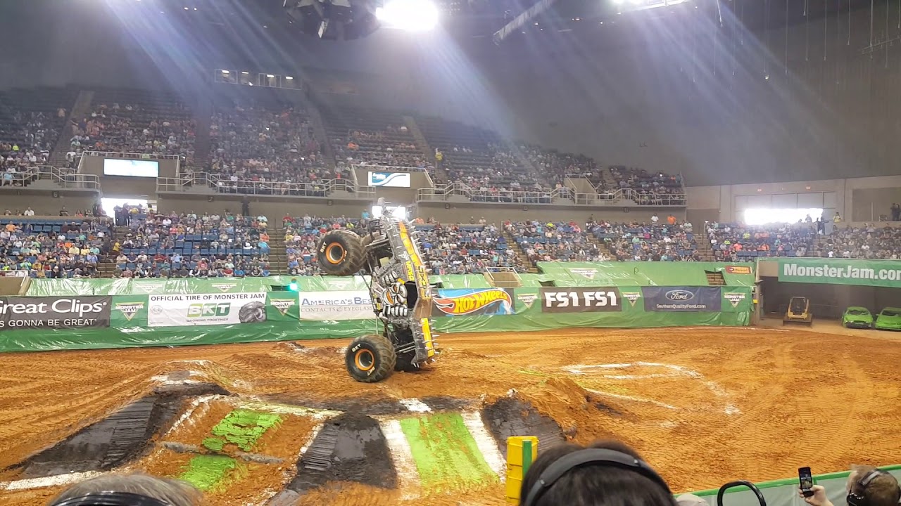 Monster Jam MAXIMUM DESTRUCTION(MAX-D) - YouTube