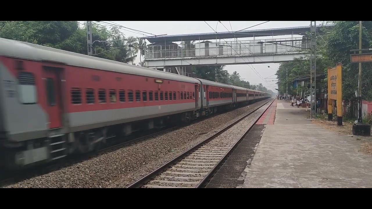 Kochuveli Mysuru express passing through Kaniyapuram - YouTube