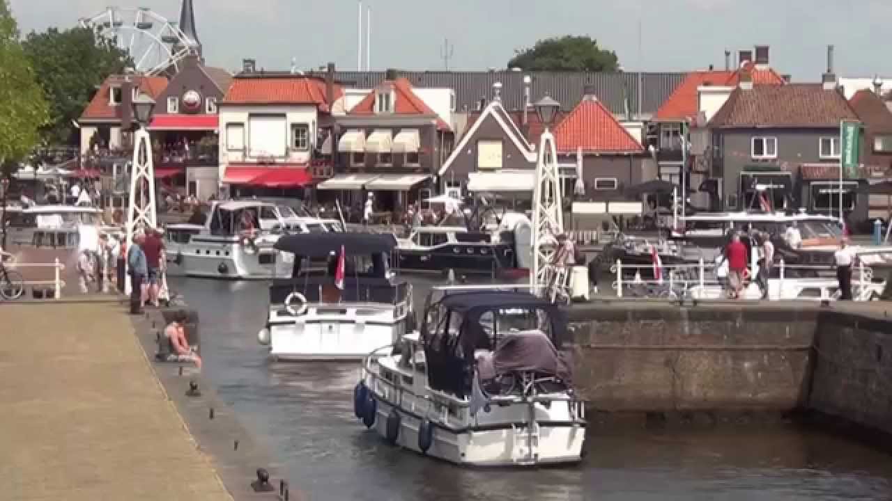 Lemmer (Fr) Maritiem hoogseizoen Haven - YouTube