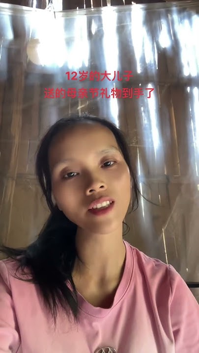 前几天他拿着零花钱跟我换说他要手机在网上买点东西,我还以为他要买他的东西,今天他把这个手镯拿给我的时候我都惊呆了哈哈哈,虽然是钢钛手镯,别说他的眼光还蛮好的,看来以后又是一个会讨好女孩的主啊